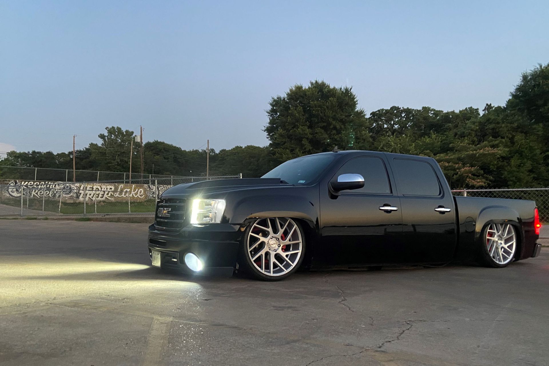 STATUS JUGGERNAUT - 24 Hour Tire Service
